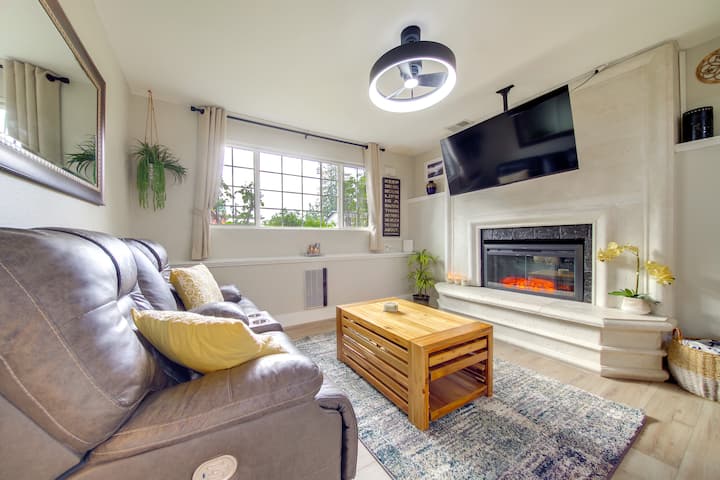 'The Salty Hawk Hideaway' - Chic Washington Adu - Everett, WA