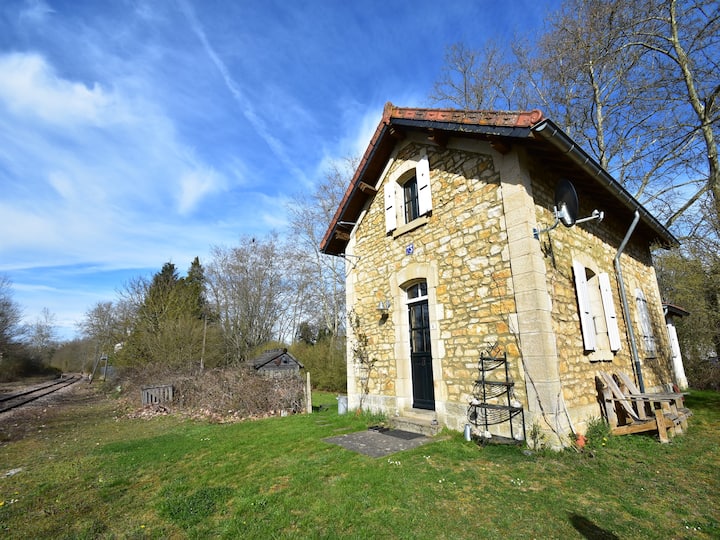 Cottage En France Avec Jardin Près Du Lac - Nièvre