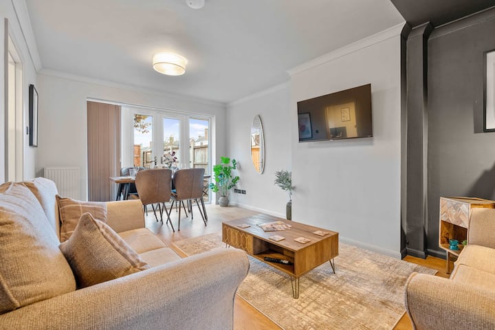 Cosy 3 Bed With Parking - Rugby