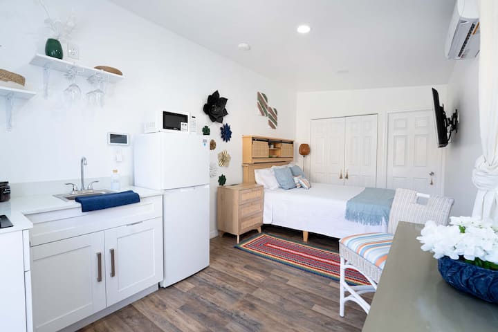 Stylish Studio W/free Parking, Pet-friendly Near - Miami, FL