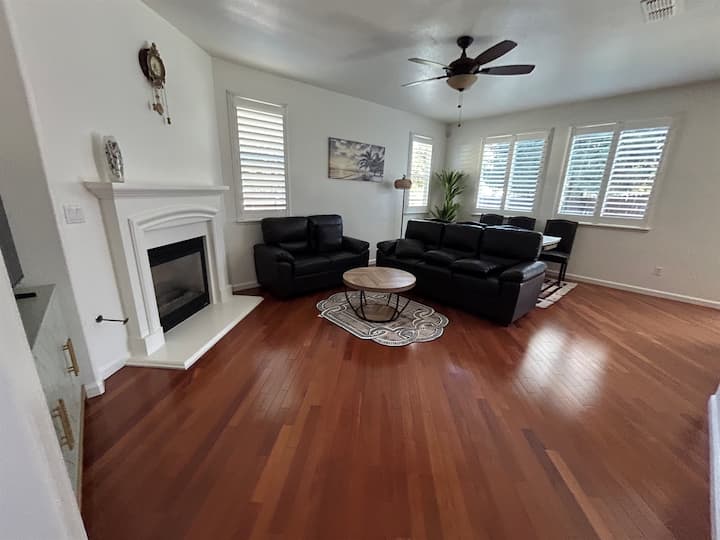 Spacious 4br/4ba Tracy Home For Families & Groups! - Tracy, CA