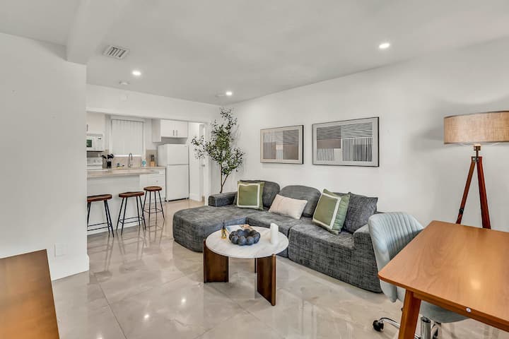 Bright 1br Getaway, Victoria Park, Las Olas Nearby - Fort Lauderdale