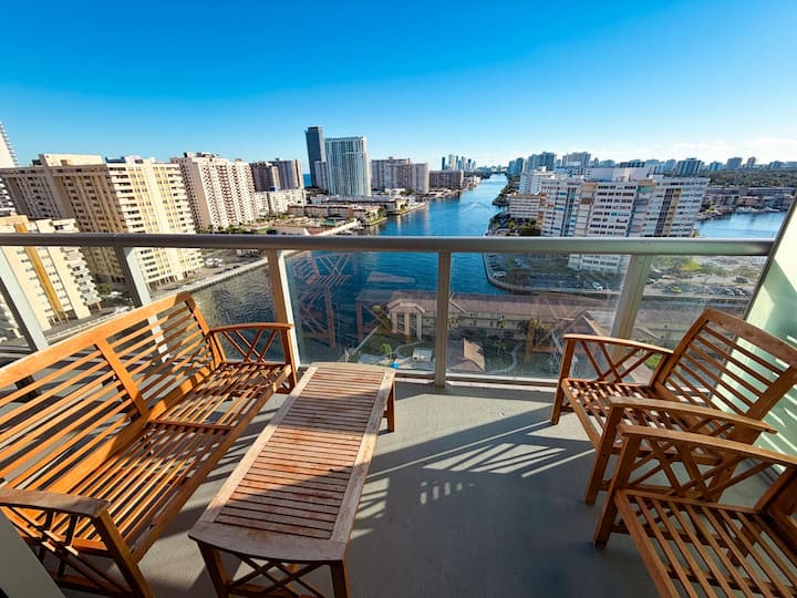 Water View - Beach Service - 17th Floor - Aventura, FL