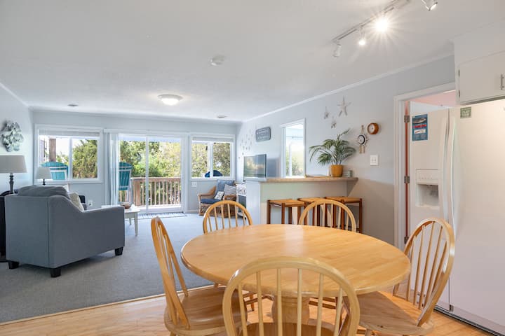 Rum Pineapple Club, Oceanside Home - Emerald Isle, NC