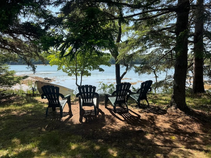 The Tide House, Cozy Waterfront Cottage + Bunkhous - Vinalhaven, ME