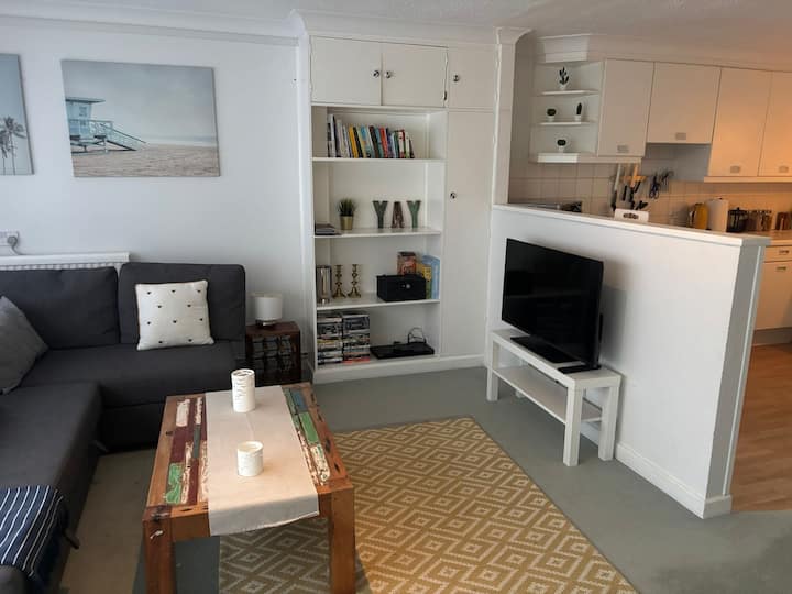 Lymington Haven: Cozy 1-bedroom Coastal Retreat - Lymington