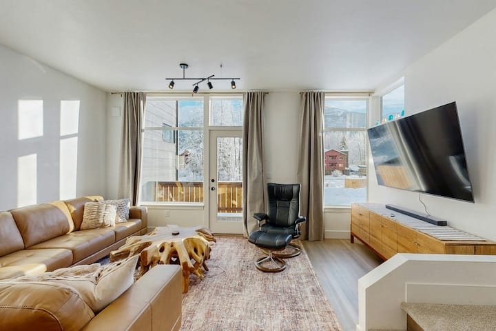 2br Townhome With Fireplace, Decks And Views - Girdwood, AK