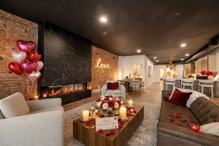 The Onyx | Executive Loft Overlooking Main St. - Sheridan, WY