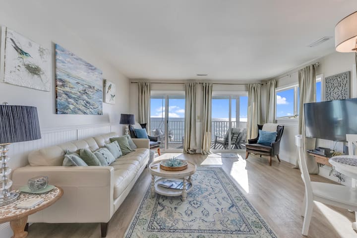 Shore Am Happy-oceanfront Condo W/ Community Pool! - Fort Fisher State Recreation Area, Kure Beach