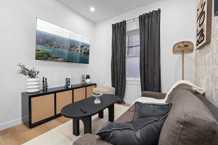 The Mccaul By Casa Hotels | New Downtown Suite - Toronto