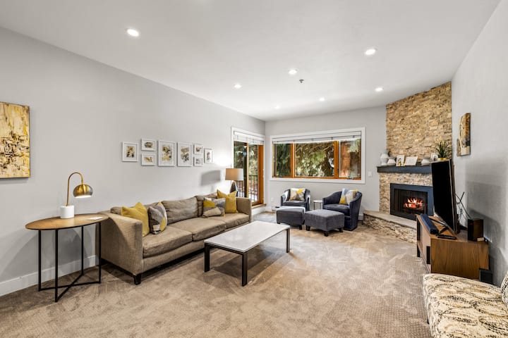 Snow Flower Condo~at Base Area~great Amenities - Steamboat Springs, CO