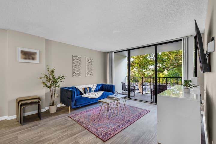 Stylish 2br In North Miami Close To Aventura Mall - North Miami, FL