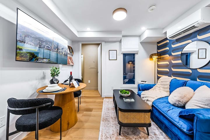 The Mccaul | Central & Cozy Basement Queen Suite - Toronto