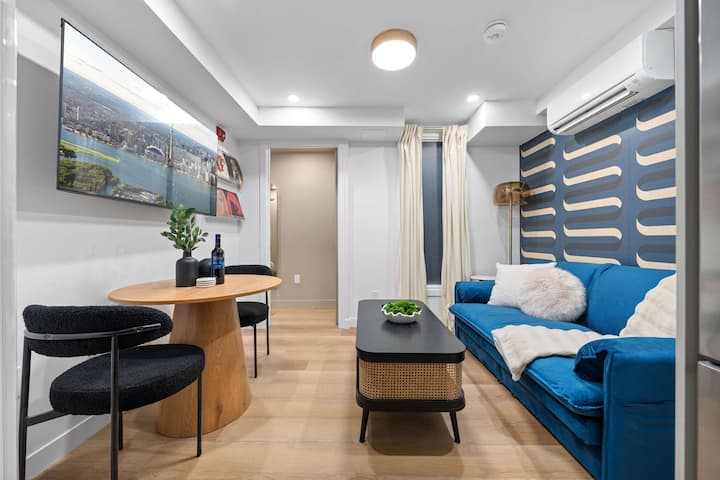 The Mccaul | Central & Cozy Basement Queen Suite - Toronto