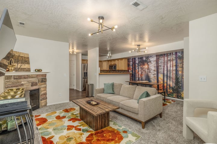 The Corbin Park Cozy Corner | Modern Townhome - Post Falls, ID