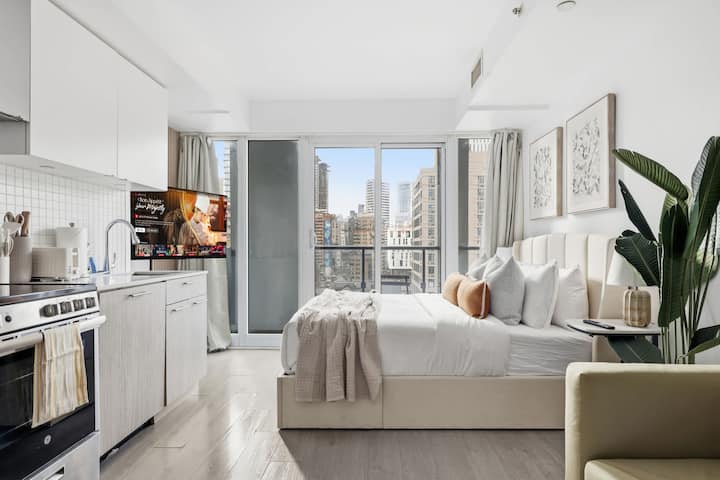 Bright Studio Escape Near Downtown Core - Toronto