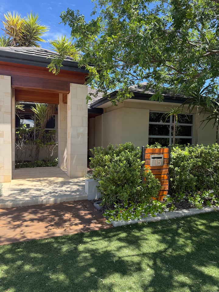 Luxury Exec Living •Lavish Outdoor• 4br+2 Car Bays - Mandurah