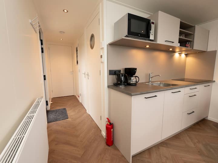 Houseboat In Offingawier With Sea View - Joure