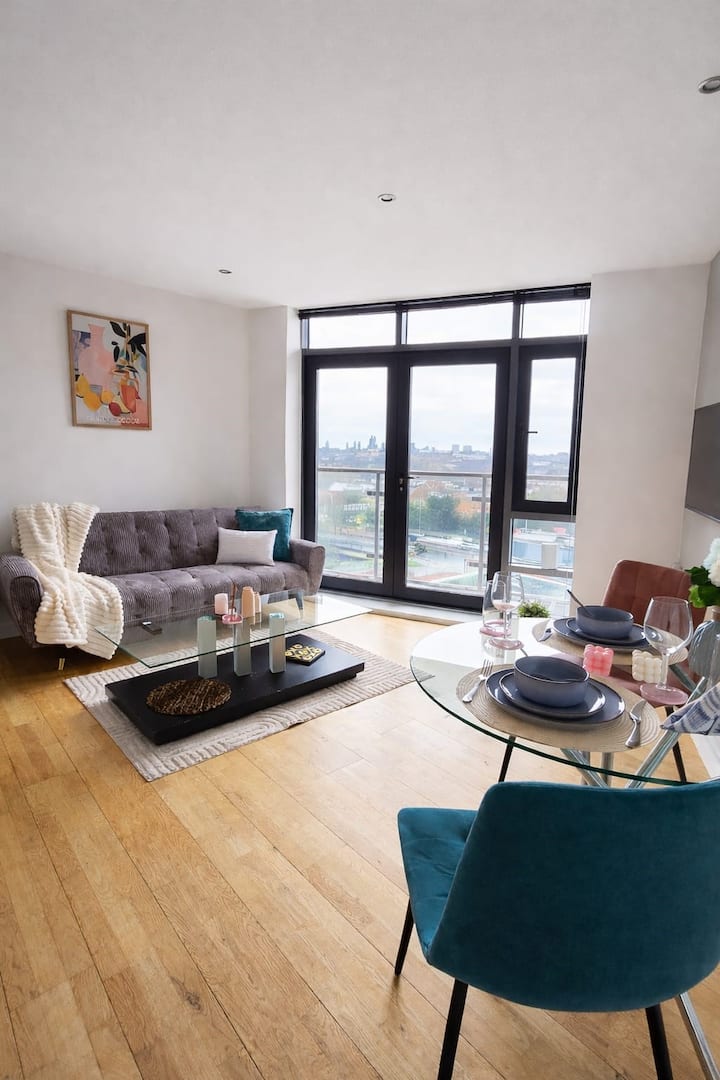 Modern 1br | Leeds City Centre | Balcony Views - Leeds Arts University