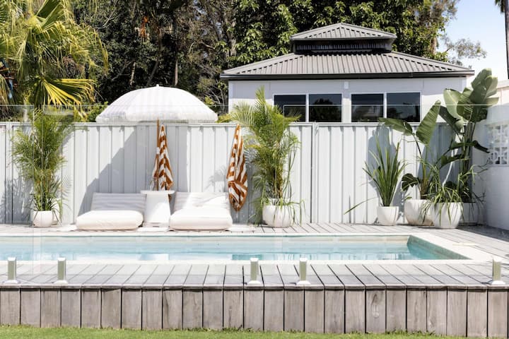 Palm Cove Retreat - Walk To Beach & Cbd - Mooloolaba