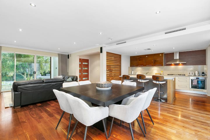 Walk To Beach Coastal Home In Coogee - Coogee