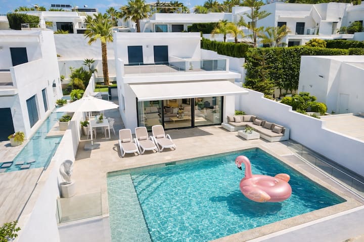 Lovely Holiday Home With Private Pool For 6 - La Marina