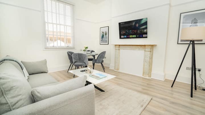 The Cheltenham Suites - Stunning 2 Bed Apartment - Gloucestershire
