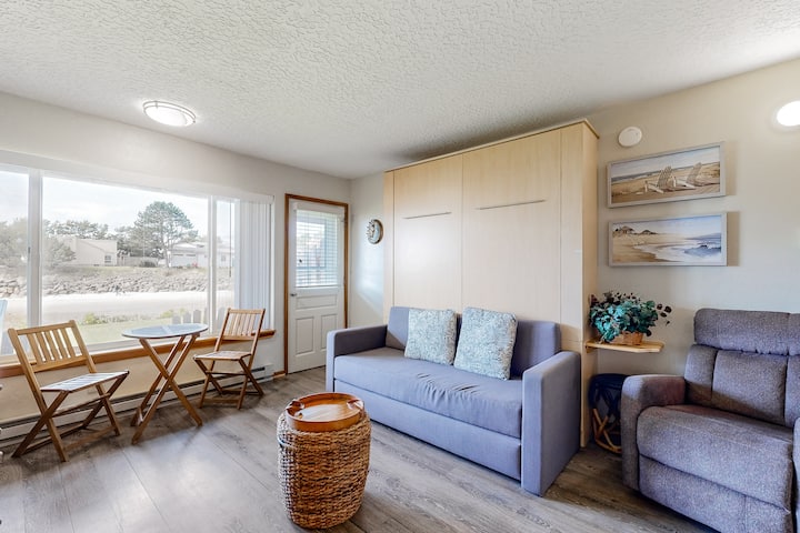 Dog-friendly Studio W/ Proposal Rock View - Neskowin, OR