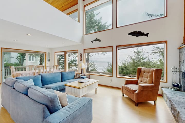 Home Above Maxwell Point W/ Balcony & Views - Oceanside, OR