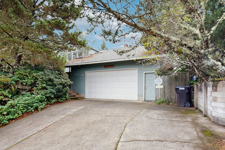 Beautiful Home Above Maxwell Point With Huge Balco - Oceanside, OR