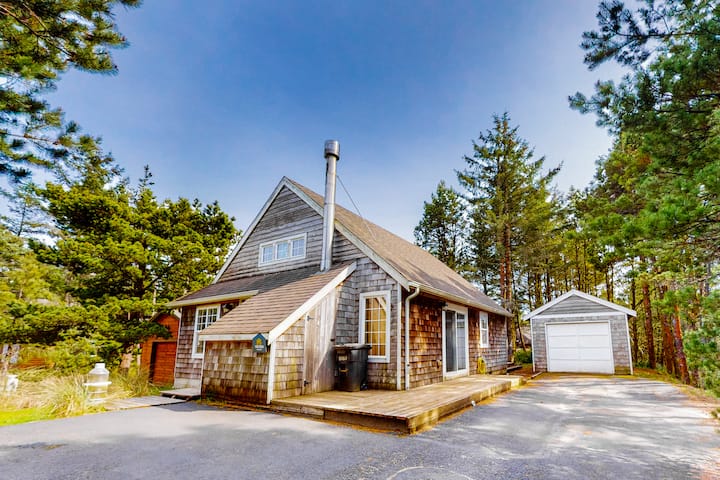 Charming Beach House W/ Unique Decor - Pacific City, OR