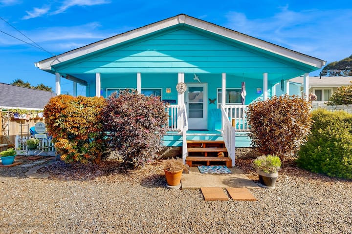 Charming Home Two Blocks From The Beach Private Ho - Rockaway Beach, OR