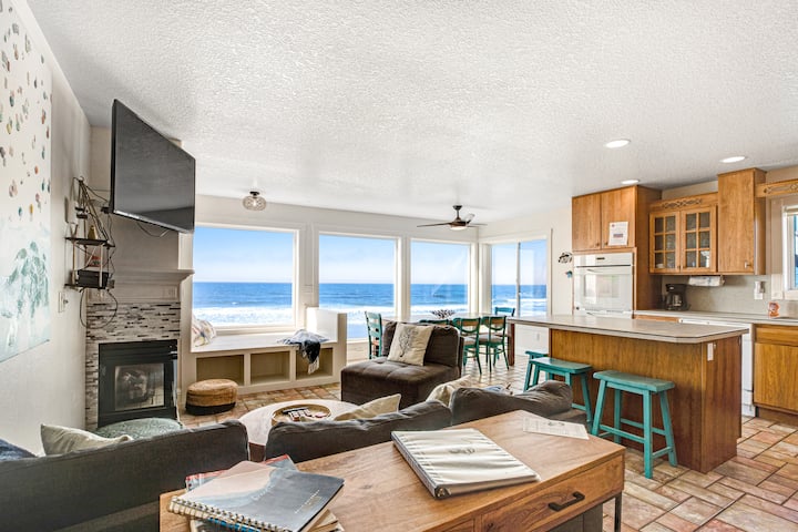 Charming Dog-friendly Beach Home W/ Patio - Rockaway Beach, OR