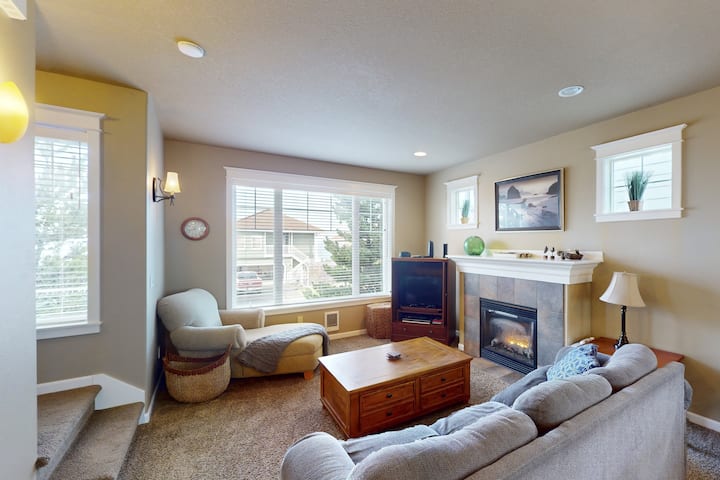 Classic Coastal Home With Ocean View In Quiet Neig - Cape Meares