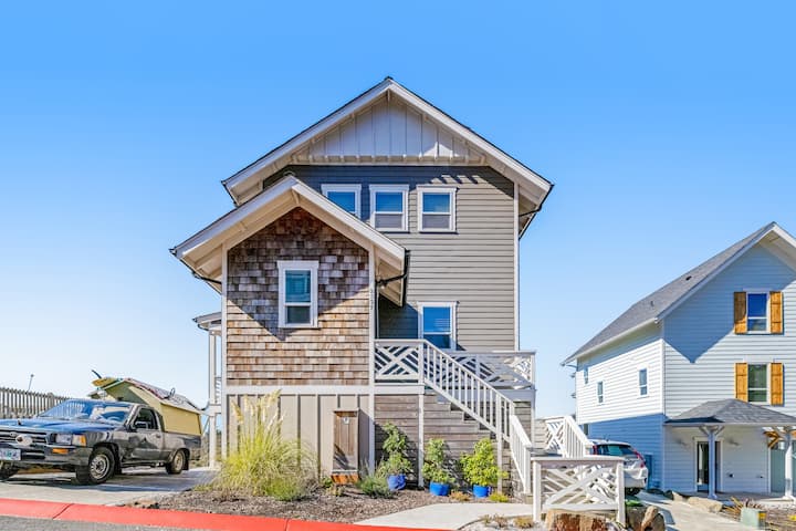 Coastal Oasis Near Beach W/ Hot Tub & Views - Lincoln City, OR