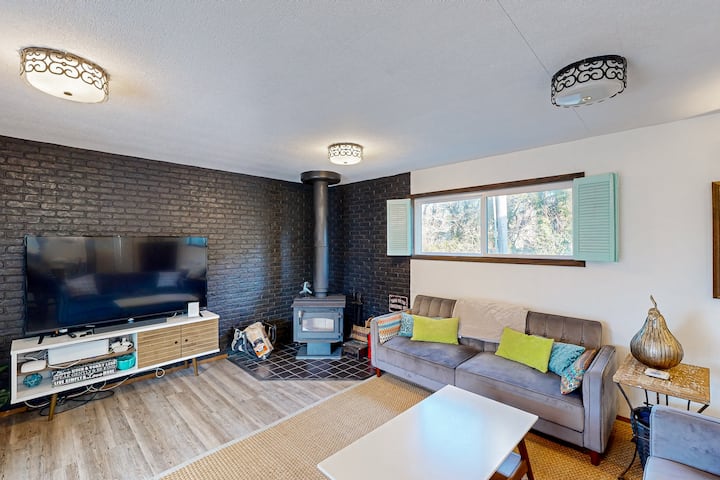 Coastal Retreat W/ Firepit & Entertainment - Manzanita, OR