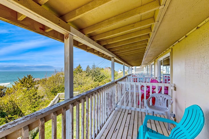 Lovely Coastal Condo W/ Ocean Views - Dogs Ok - Lincoln City, OR