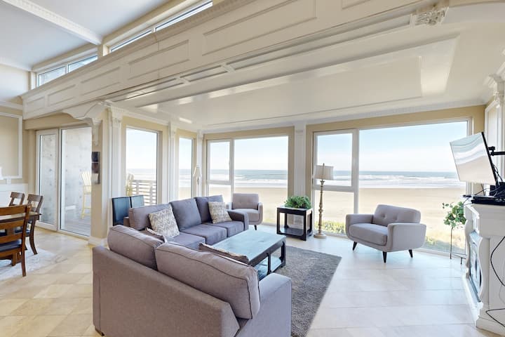 Oceanfront Condo W/ Great Views & Access - Manzanita, OR