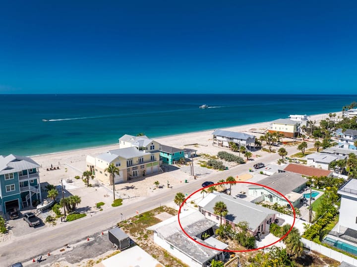 Sun-kissed Bungalow B - Englewood, FL