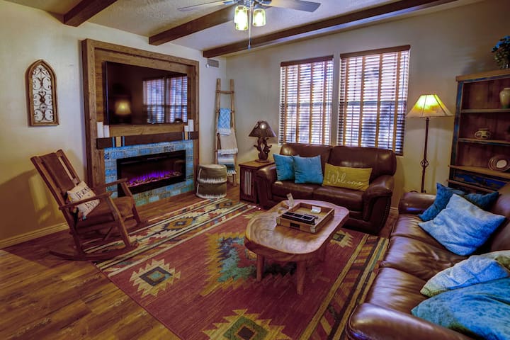 Old Town House: Wine, Dining & Shops Nearby! - Jerome, AZ