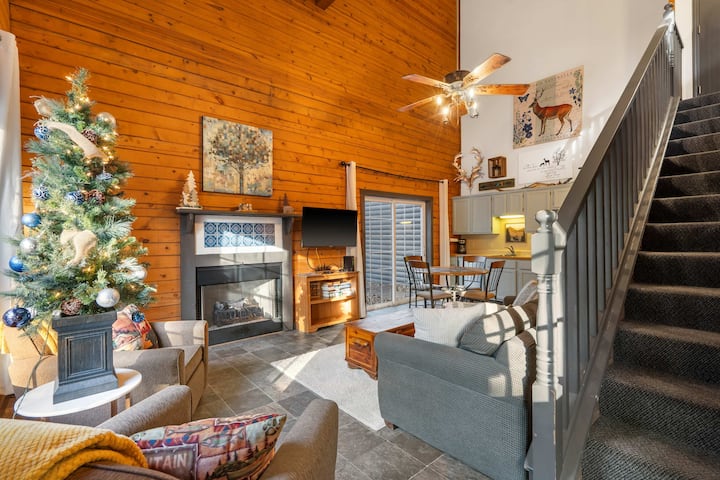 Whitetail Cabin – Getaway For 6 - Branson, MO