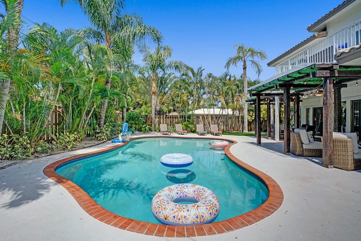 Modern House W/ Heated Pool & Game Room - Pompano Beach, FL