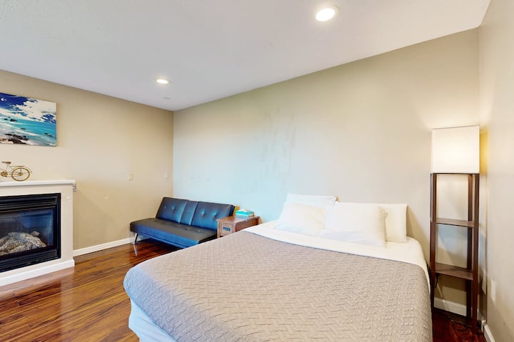 Charming Studio Condo Near Beach - Dogs Ok - Lincoln City, OR