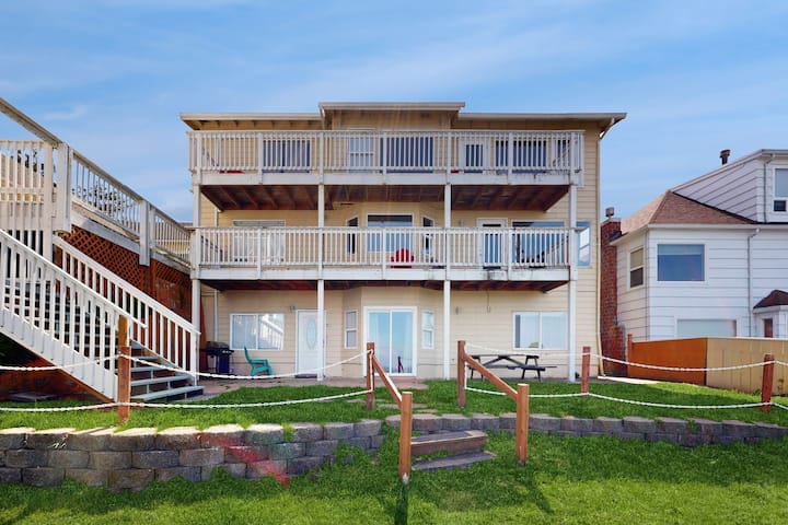 Dog-friendly Studio W/ Ocean Views & Wifi - Lincoln City, OR