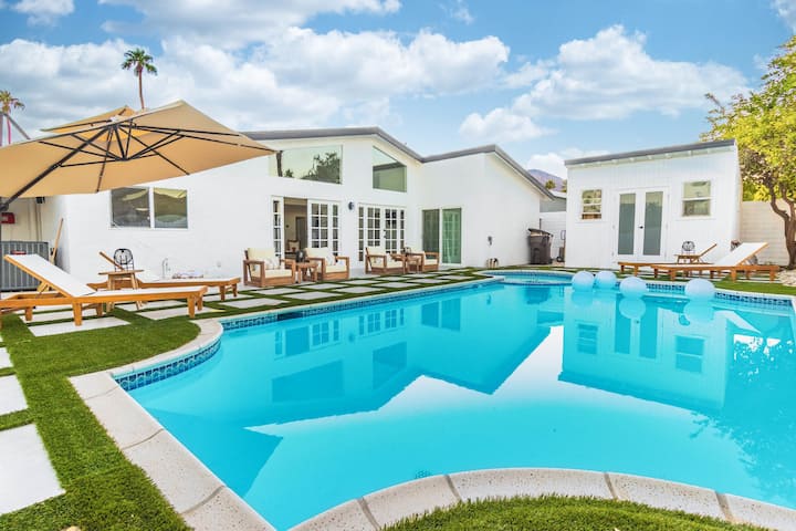 Peaceful Getaway For Up To 16 Guests - Palm Springs