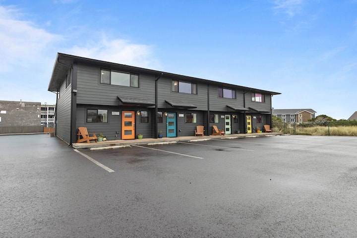 Sleeps Up To 24! Short Walk To Beach! Dog Friendly - Newport, OR