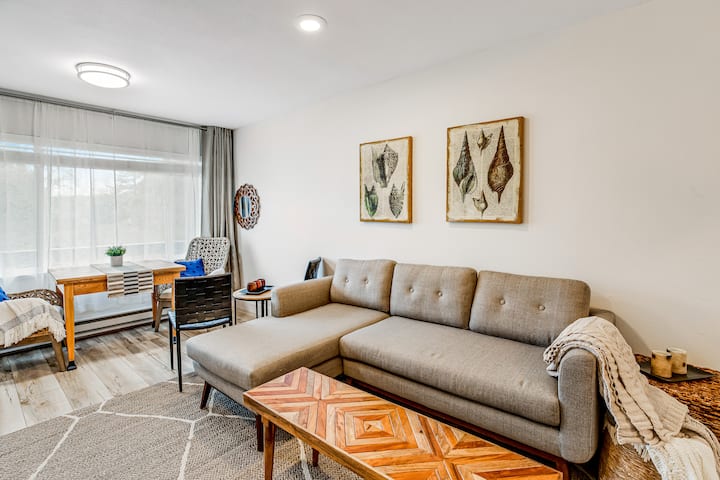 Vibrant Oceanfront Condo W/ Patio - Neskowin, OR