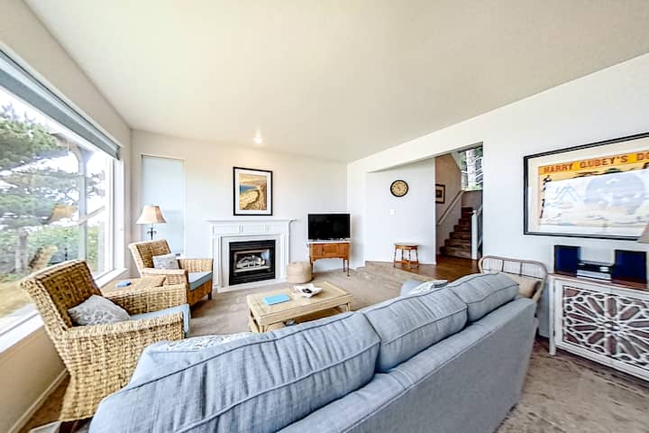 Two-story Dog-friendly Oceanfront Home W/free Wifi - Lincoln City, OR