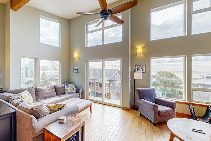 Lux Dog-friendly Home W/ Ocean Views & Wifi - Cape Meares