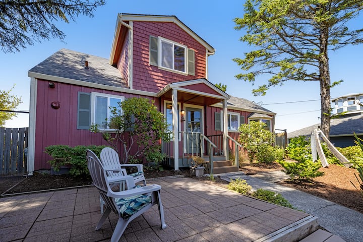 Historic Waterfront Home With Ocean Views, Great L - Depoe Bay, OR